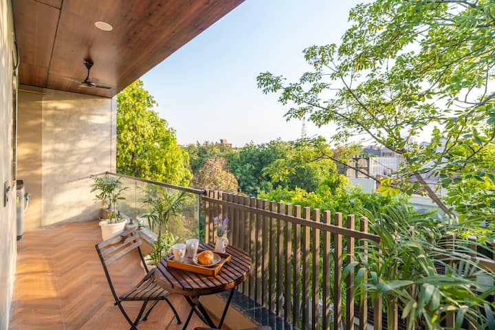 Luxury 3 Bhk W/ Balcony, Kitchen, Ac, Wifi In Gk 1 - New Delhi