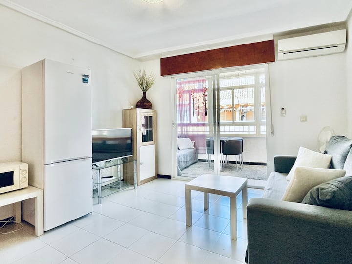 Airy Apartment Next To Palm Avenue, 300 M Beach - Torrevieja