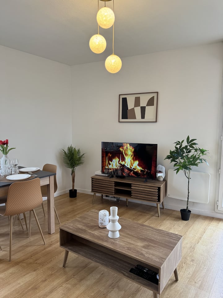 T2 Cosy ÉVry • 4 Pers • Balcon & Parking - Essonne
