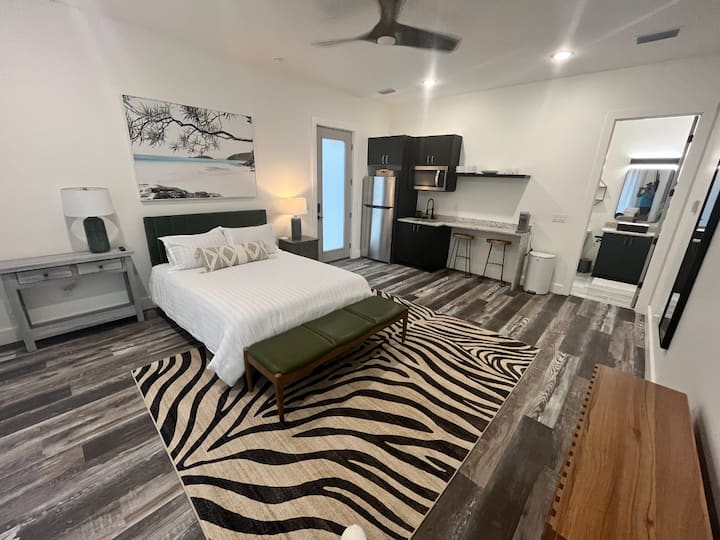 Midtown Studio! - Tallahassee, FL