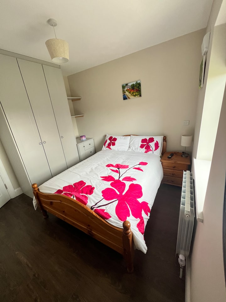 Cosy Double Room With En-suite And Tv - Blessington