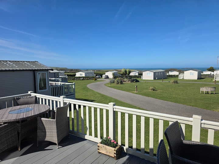 Higher Harlyn Park
Caravan In St Merryn - Constantine Bay