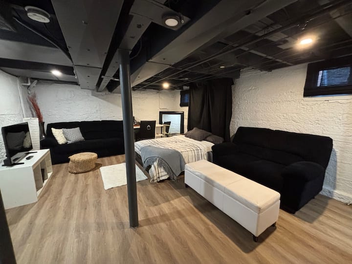 Private Lower Level Suite - Prime Cana Location - Ottawa