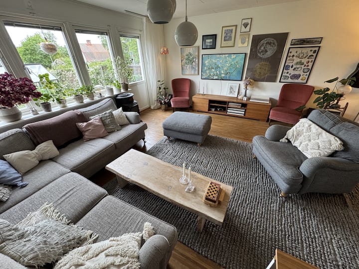 Hus Med 4 Sovrum, 2 Altaner, Mysigt & Smidigt Läge - Stockholm