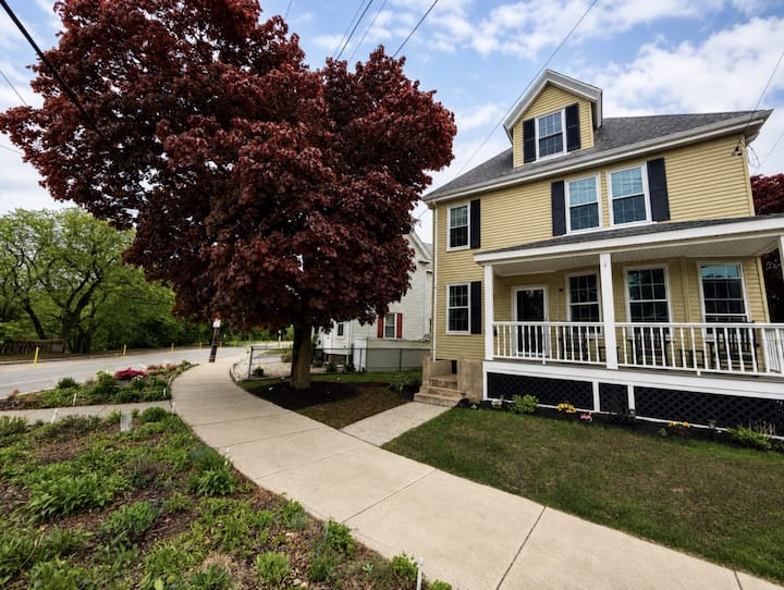 Riverfront Retreat Minutes To Boston W/parking! - Burlington, MA