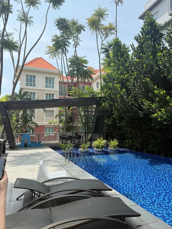 Resort-style 1br W/ Pool View - Singapore