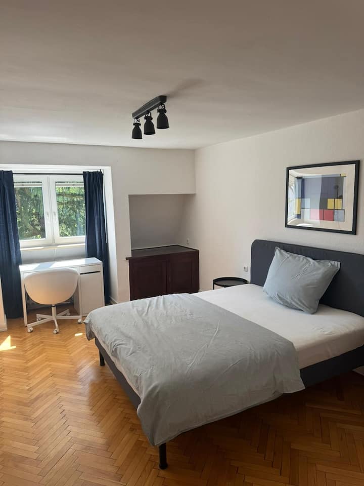 Cozy 3br Apt In Deutz/1 Min Walk To Tram Stop - Cologne