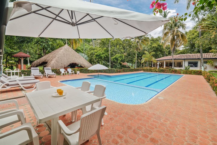 Big Santa Fe Finca W/ Ac: Pool, Sports Court, Bbq - Santa Fé de Antioquia