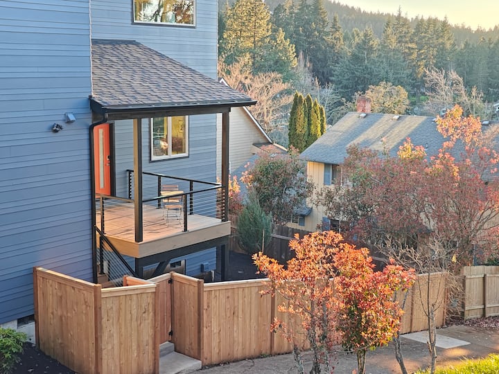 Sunset Serenity - Scenic 1 Bedroom Retreat - Eugene, OR