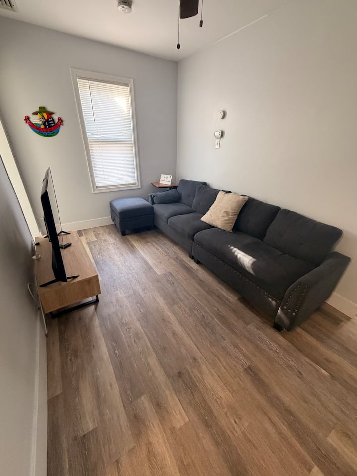 Noah’s Beach Apts #5 /2 Blocks To Beach 3 Bedroom - Wildwood, NJ