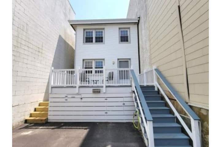 Boardwalk 1br Loft W/ Parking • Prime Spot - Ocean City, NJ