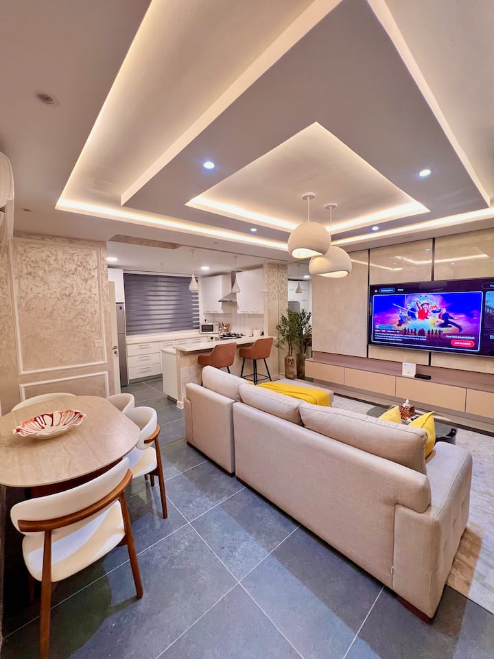 Modern 2br Townhome W/pool & Fast Wifi - Ghana