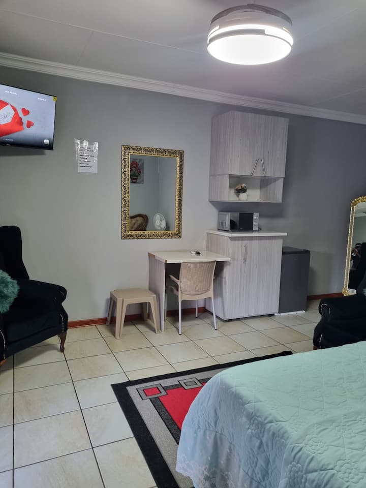 Tana B Guesthouse Double Deluxe - Welkom