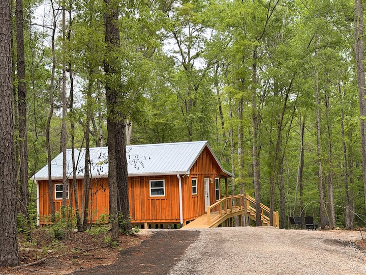 Hot Tub Cabin Retreat • Near Montgomery & Troy - Alabama