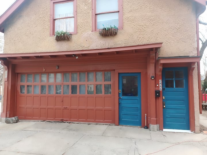 Old West End Cozy Country Apartment - Toledo, OH
