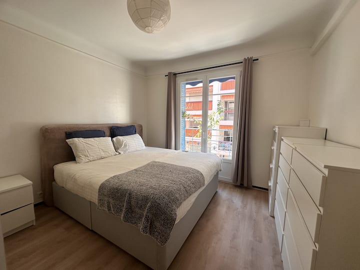 Antibes Centre • Plage & Vieil Antibes à Pied - Antibes