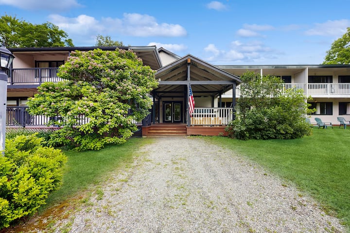 1br Sugarbush Condo: Seasonal Pool, Ski & Hike - Vermont