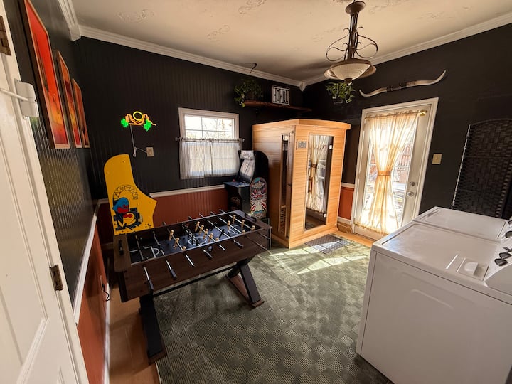 Hideout On 26th- Game Room & Infrared Sauna - Farmington, NM