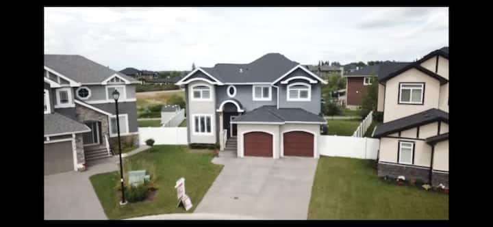 Lakeside Family Guest Suite - Chestermere