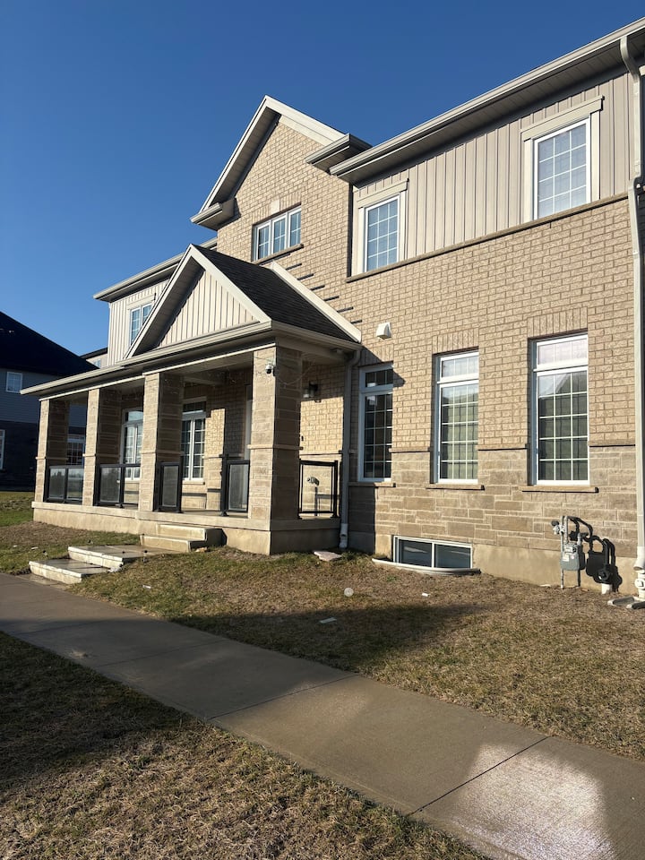 Brand-new Gem | Roomy & Central - Kitchener