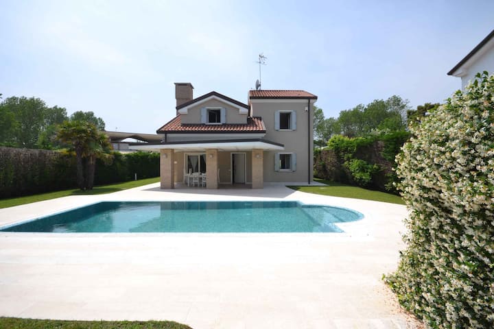 Albarella Villa Singola Con Piscina Zona Centrale - Albarella