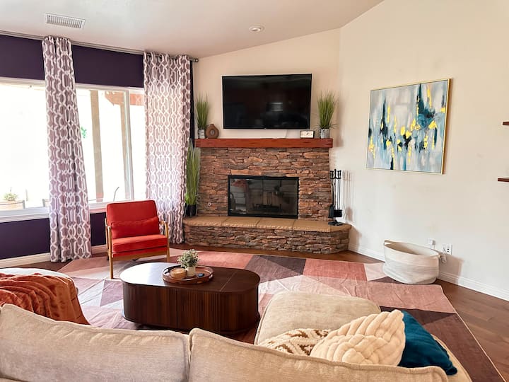 Whole Home Sleeps 16 | Hot Tub | Reunions & Groups - Vista, CA