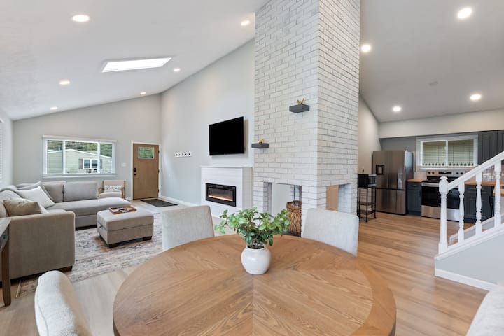 Shorefield Retreat, Walk To The Lake, Pet Friendly - Medina, OH