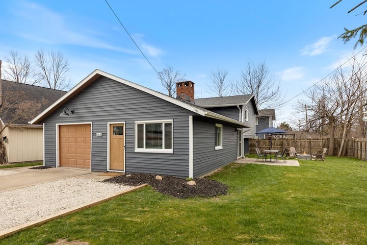 Shorefield Retreat, Walk To The Lake, Pet Friendly - Medina, OH