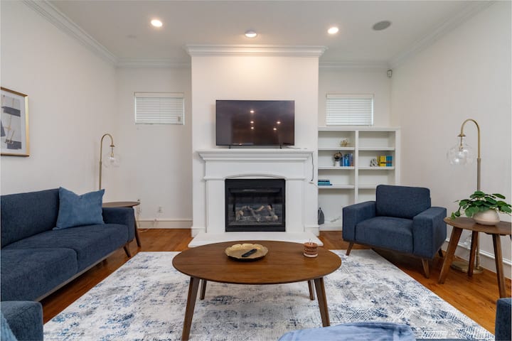 Fireplace, Workspace + Sleeps 8 | Downtown Dallas - Dallas, TX