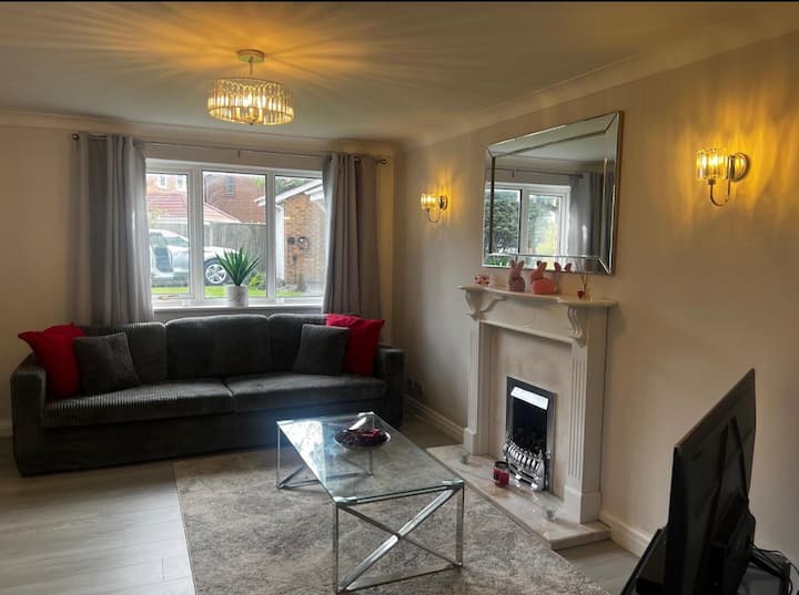 Modern 2br Detached Home | Parking & Garden - Poulton-le-Fylde
