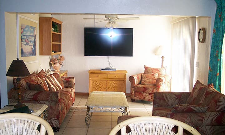 Room 17-3/2 Ocean Front-1st Floor - Daytona Beach, FL