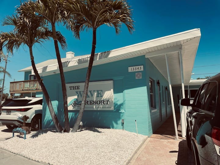 Wave Resort Madeira Beach - Madeira Beach, FL