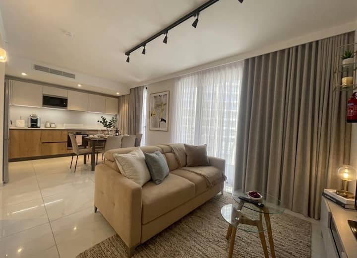 Mercury Tower 1br | Pool Access & Views - Malta