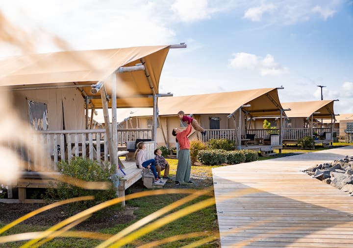 Waterfront Glamping Tent On Chincoteague Bay - Chincoteague, VA