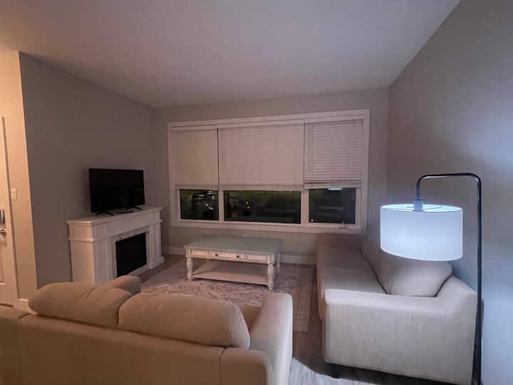 Family Friendly Suite: Clean, Comfortable & Quiet - レスブリッジ