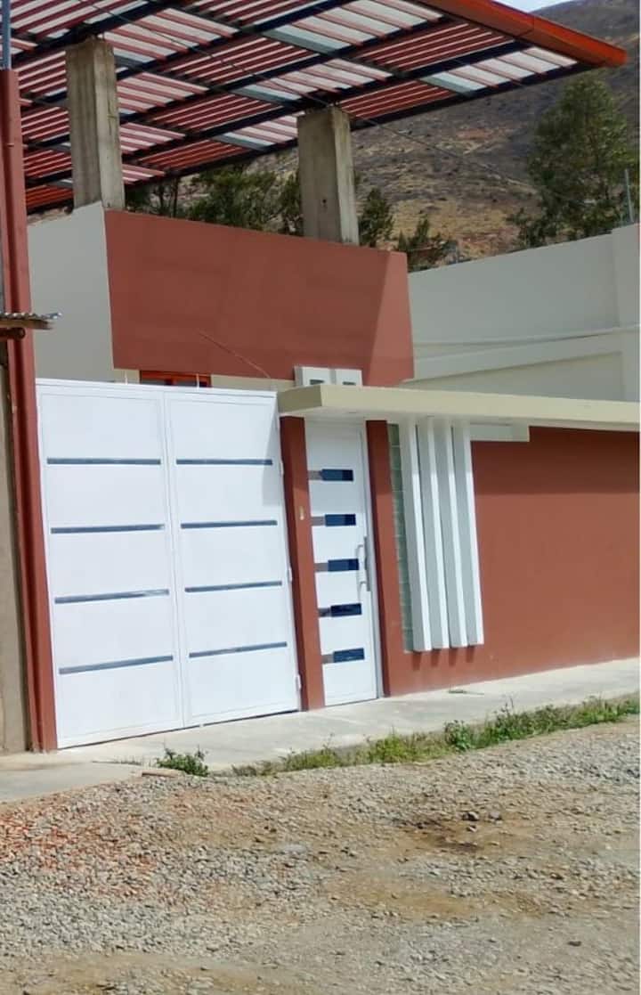 Casa Con Cochera, Tv, Wifi, Cocina, Lavandería - Huánuco