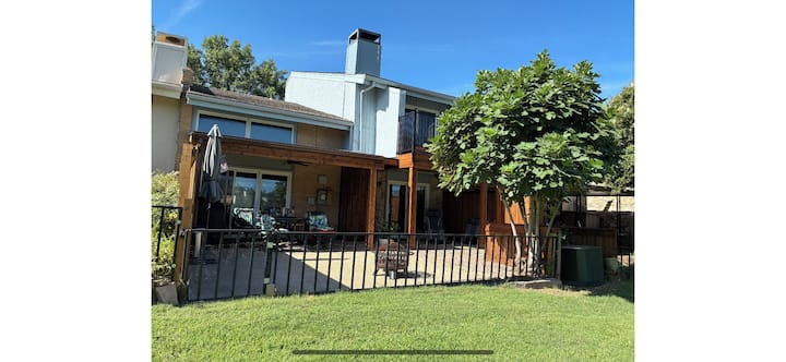 Lake Crest Beautiful Golf Course Home - Carrollton, TX