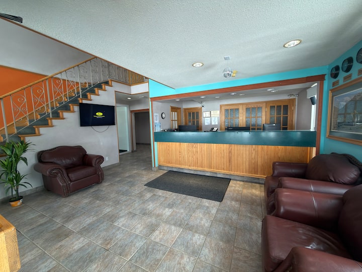 Comfortable Stay W/ Breakfast & Wi-fi - Fort St. John