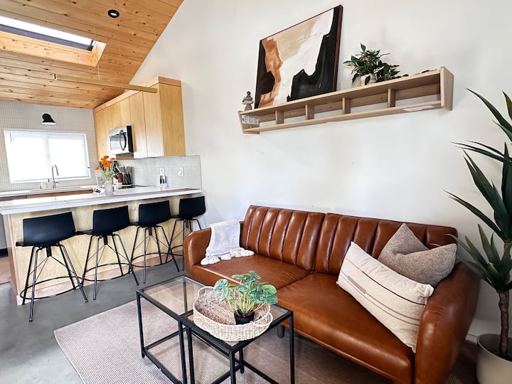 Modern Furnished 1 Bed | Utilities | Parking - L - Long Beach, CA