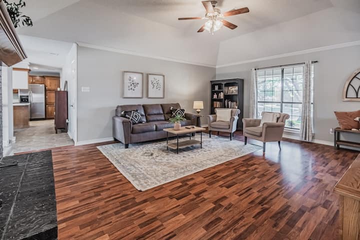 Oscar's "P"ool House - Stephenville, TX