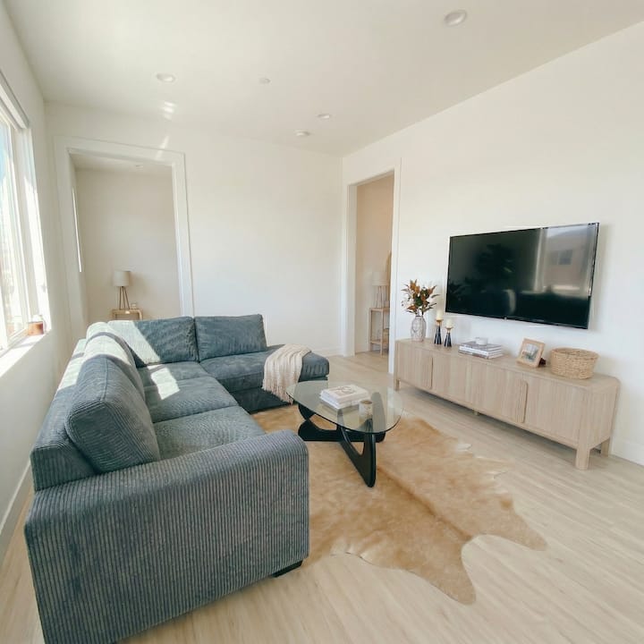 Chic Minimalist 1br | Near Sofi, Spacex & Lax - El Segundo, CA