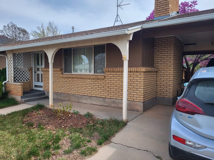 Quiet Neighborhood, 20 Minutes From Brian Head - Little Salt Lake, UT