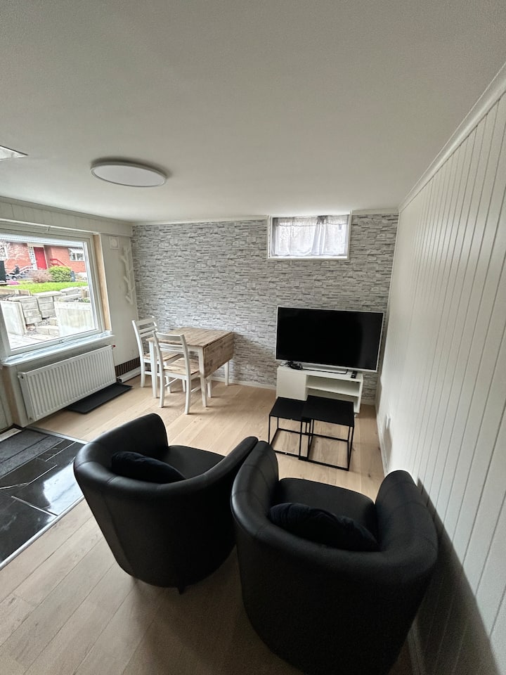 Modern 2 Br Flat With Parking- Molndal/gothenburg - Göteborg