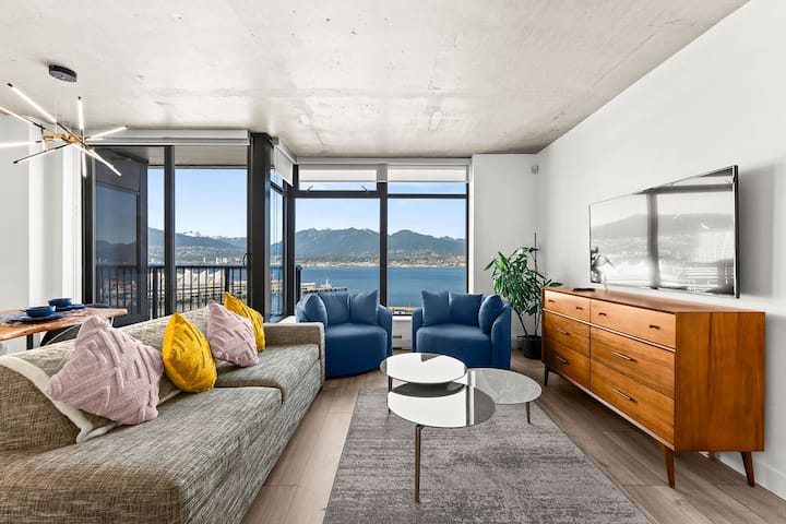 Gastown Gem Near Waterfront | 3 Beds, 2 Bdrm, 2 Ba - Vancouver