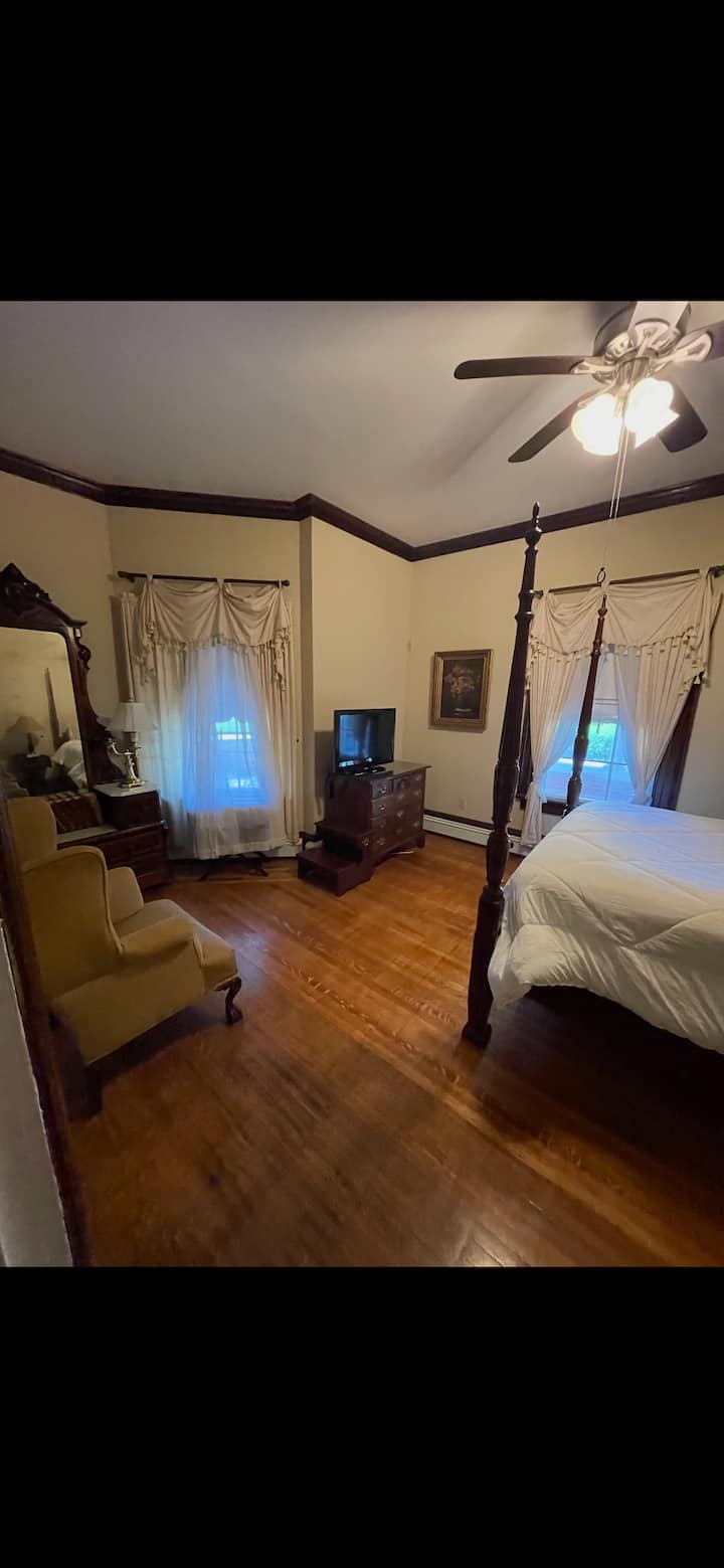 Edgewood Manor Inn - Cranston, RI