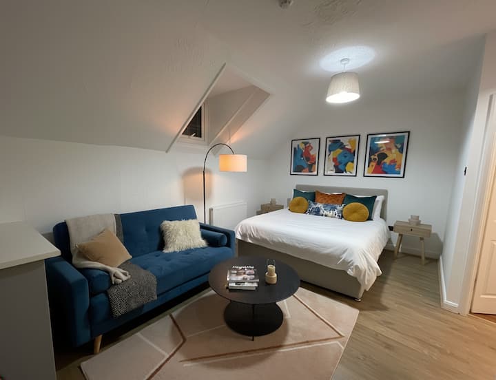 Modern Southend Flat In Town 4mins From Seaside - Westcliff-on-Sea