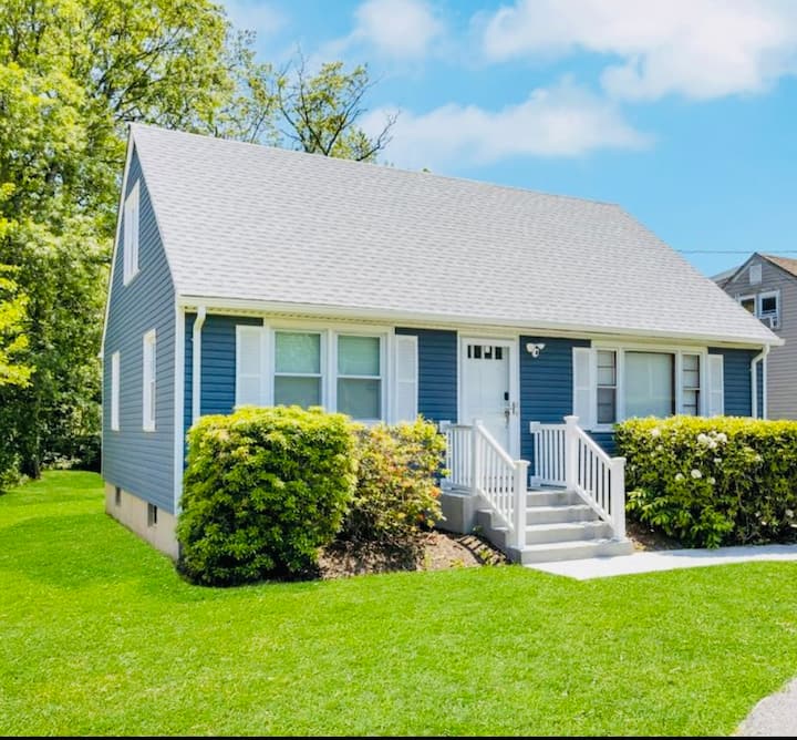 Charming Coastal Home 4br Yard & Porch• Near Beach - Bridgeport, CT