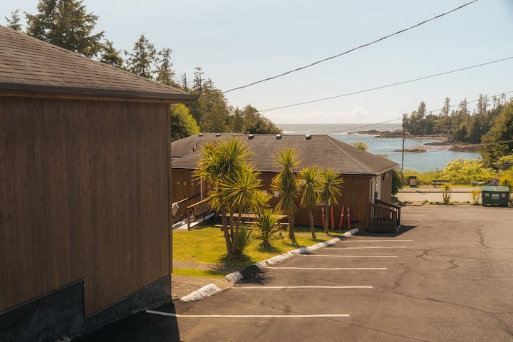 Coastal Studio Queen Suite - Ucluelet