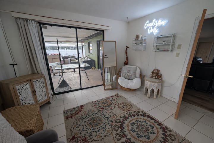 Simple 3/2 Cozy Home Away Home - Port Charlotte, FL