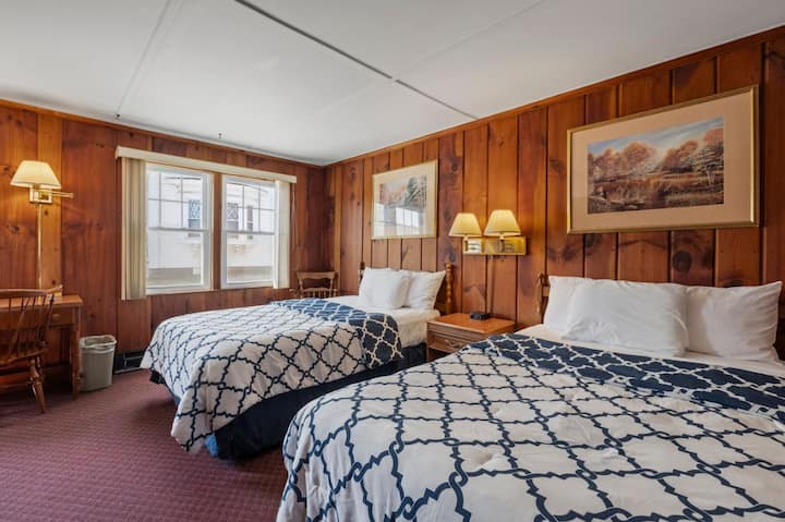 The Littleton Motel - 2 Double Room - Littleton, NH